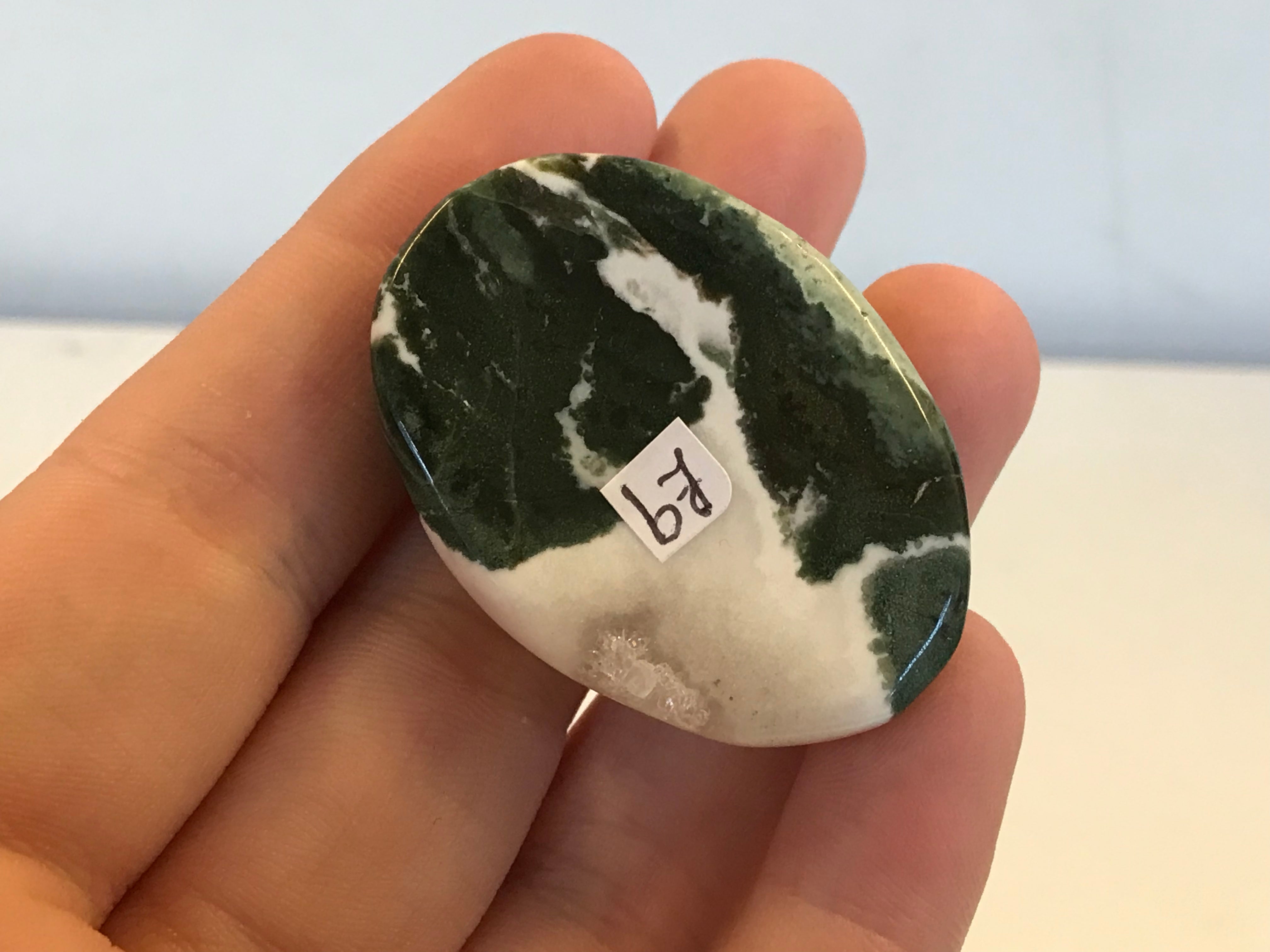 Worry stone – Crystal and fossils