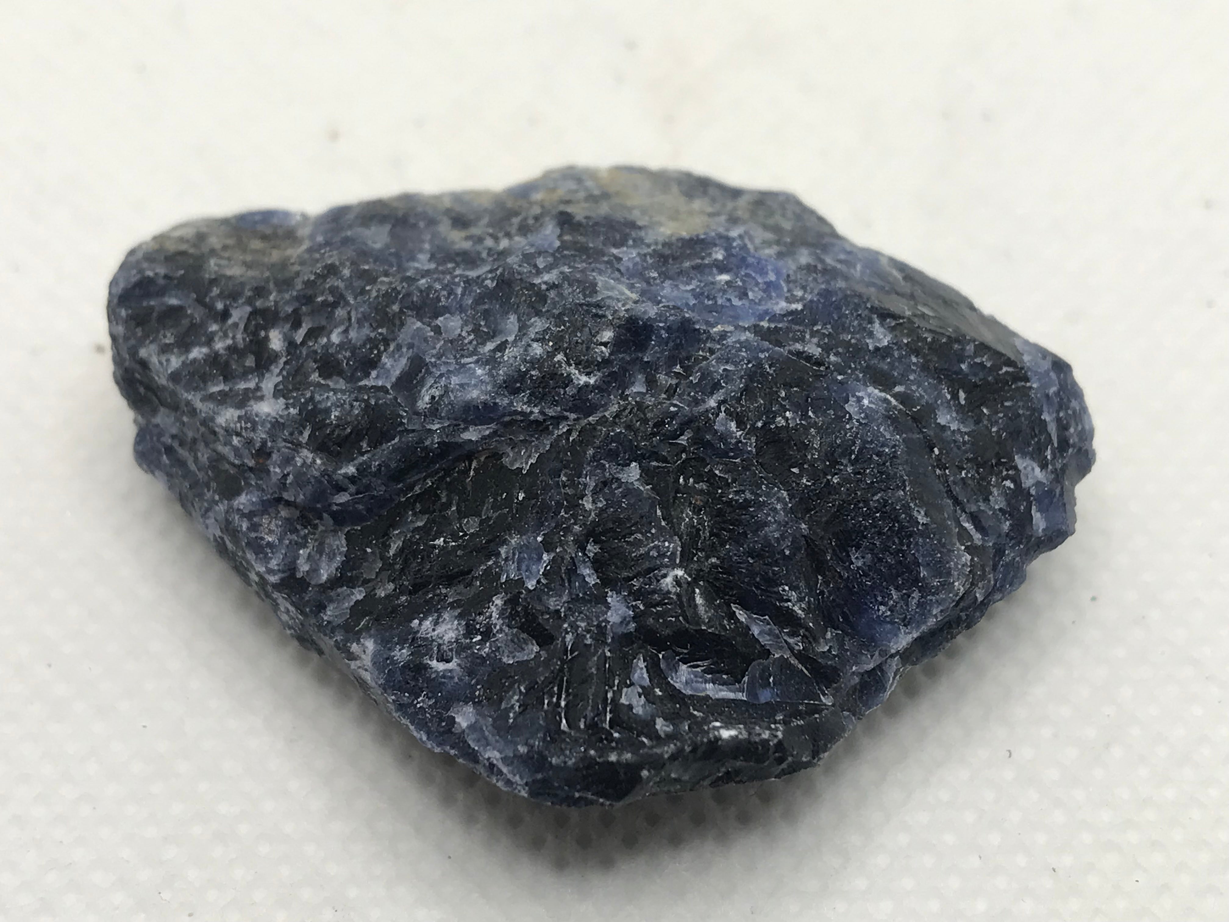 Sodalite – Crystal and fossils