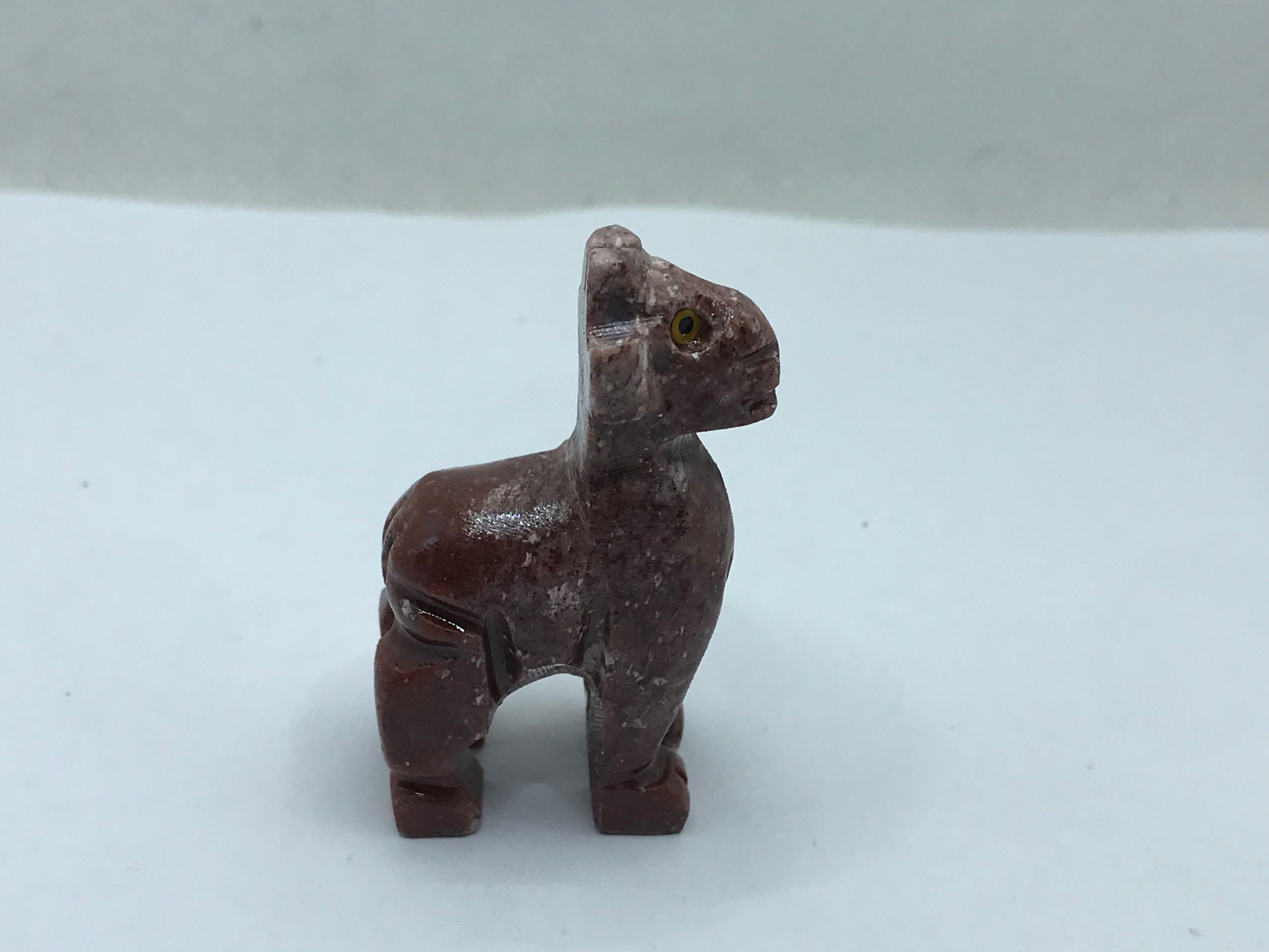 Soapstone giraffe – Crystal and fossils