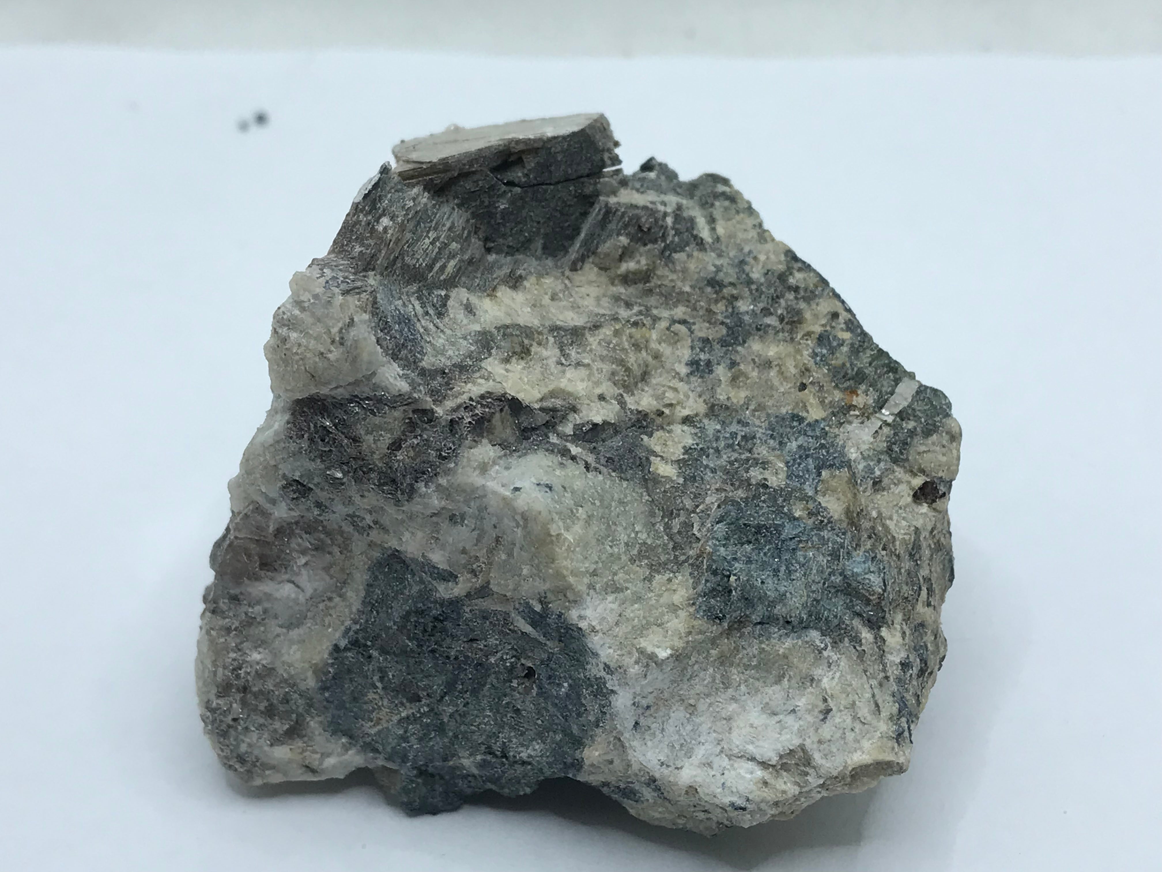 Pollucite – Crystal and fossils