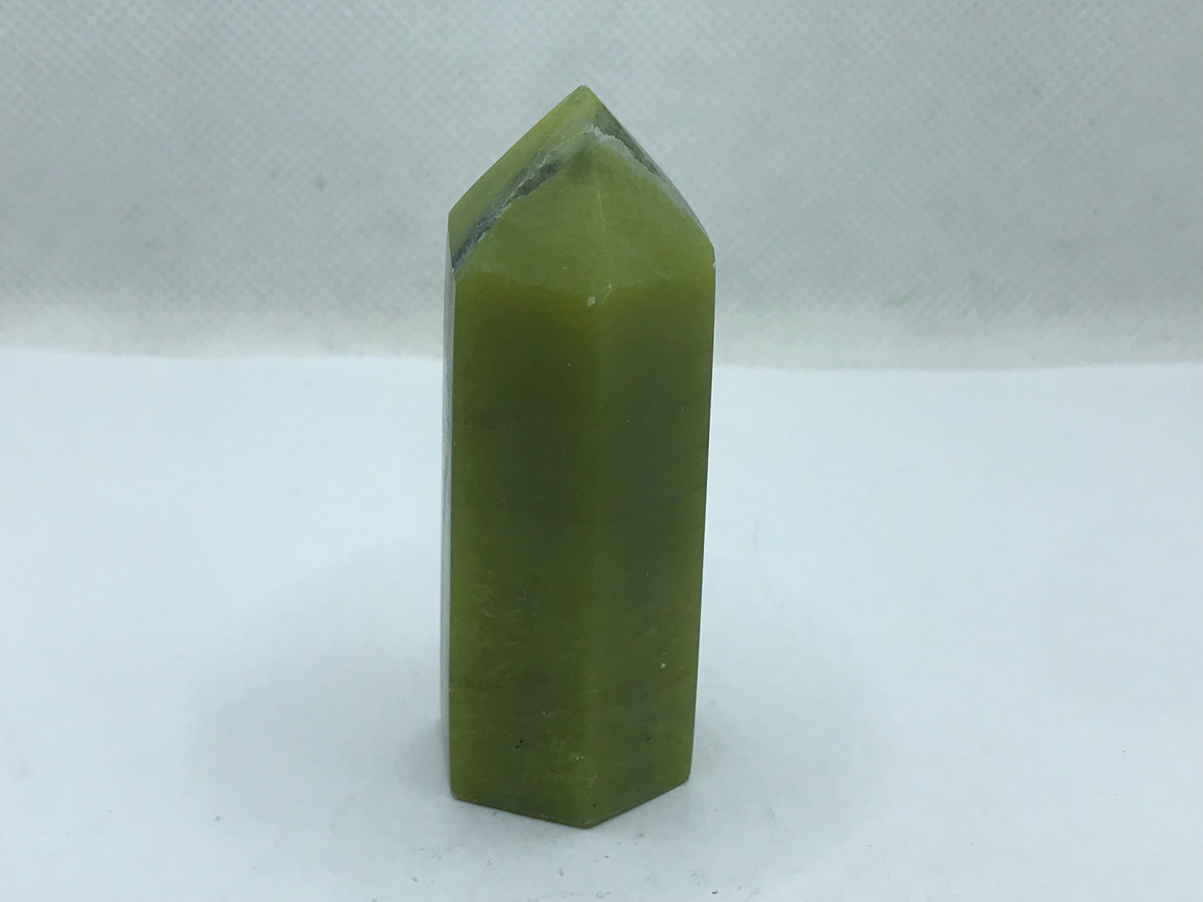 Green jade point – Crystal and fossils