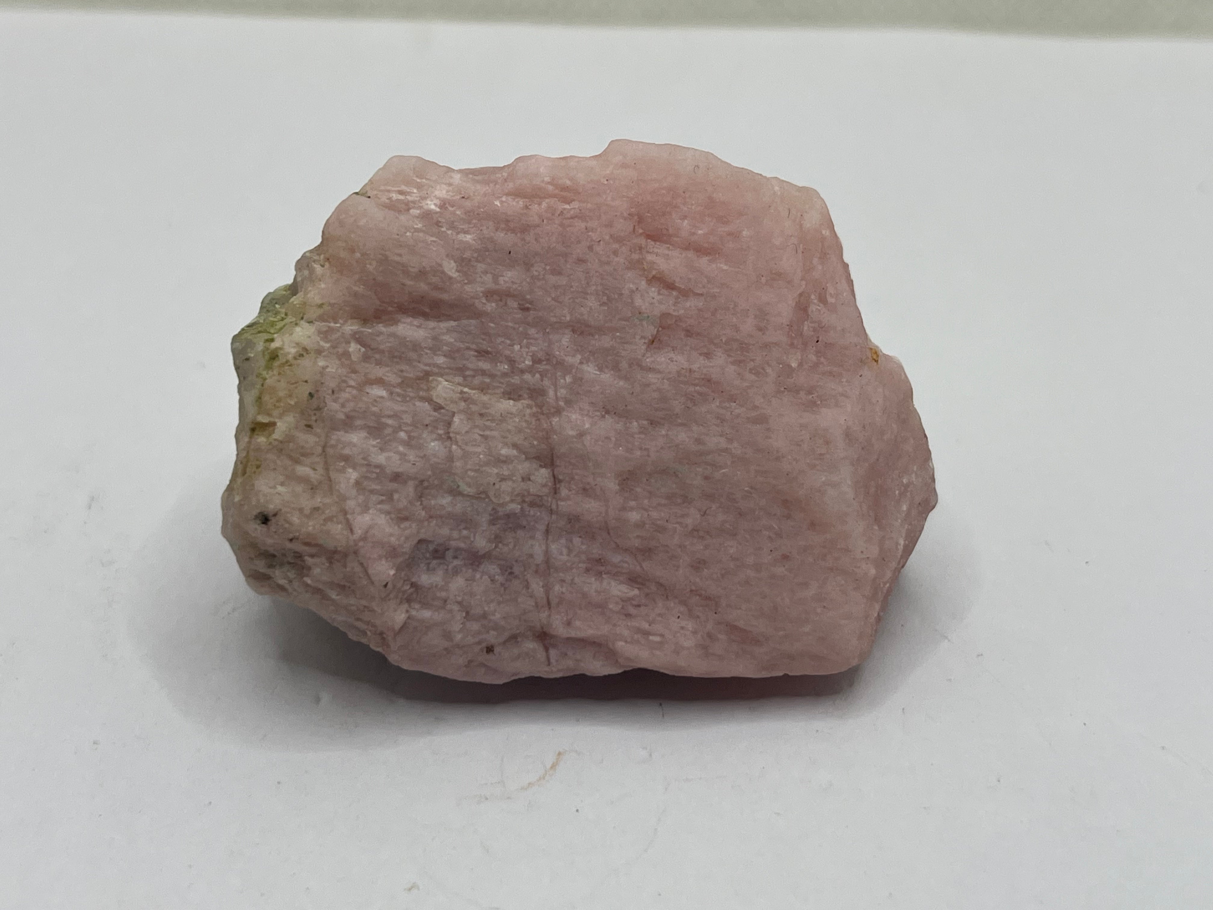 Pink petalite – Crystal and fossils