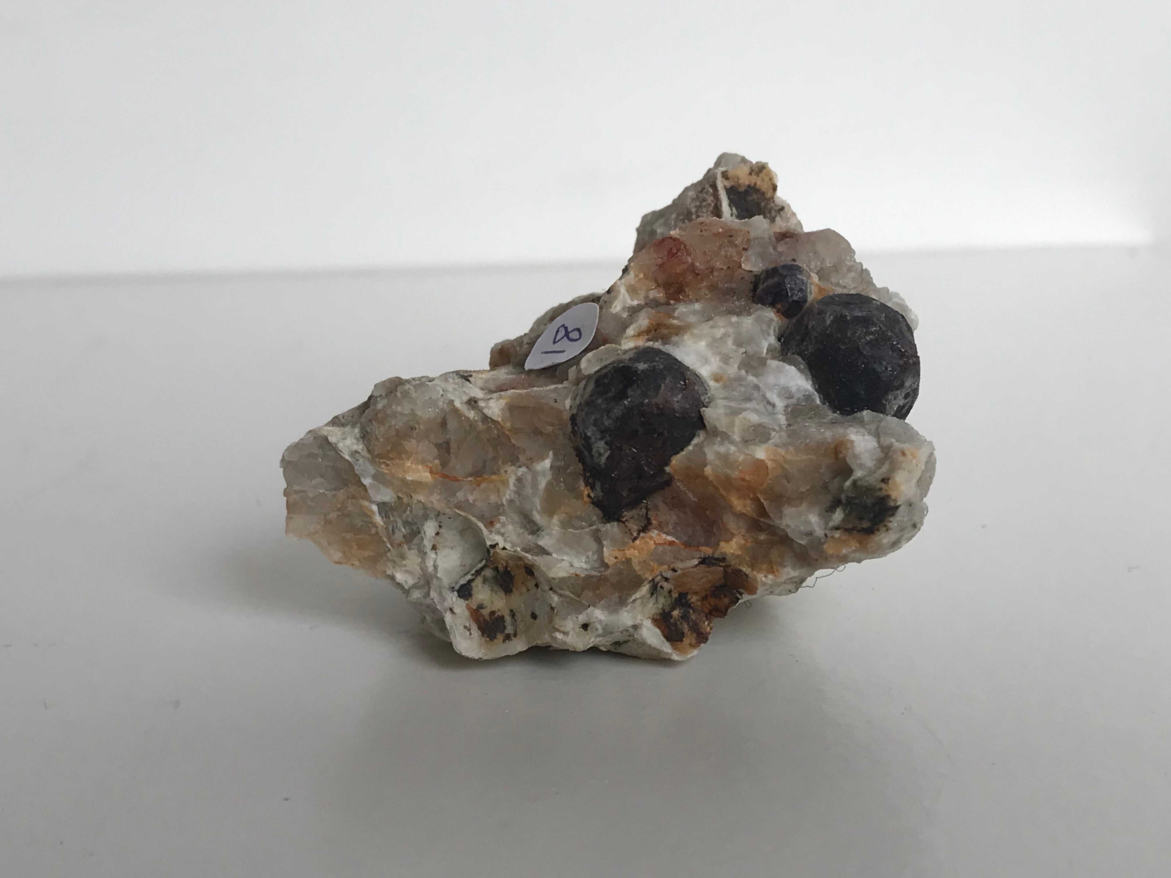 Almandite garnet – Crystal and fossils