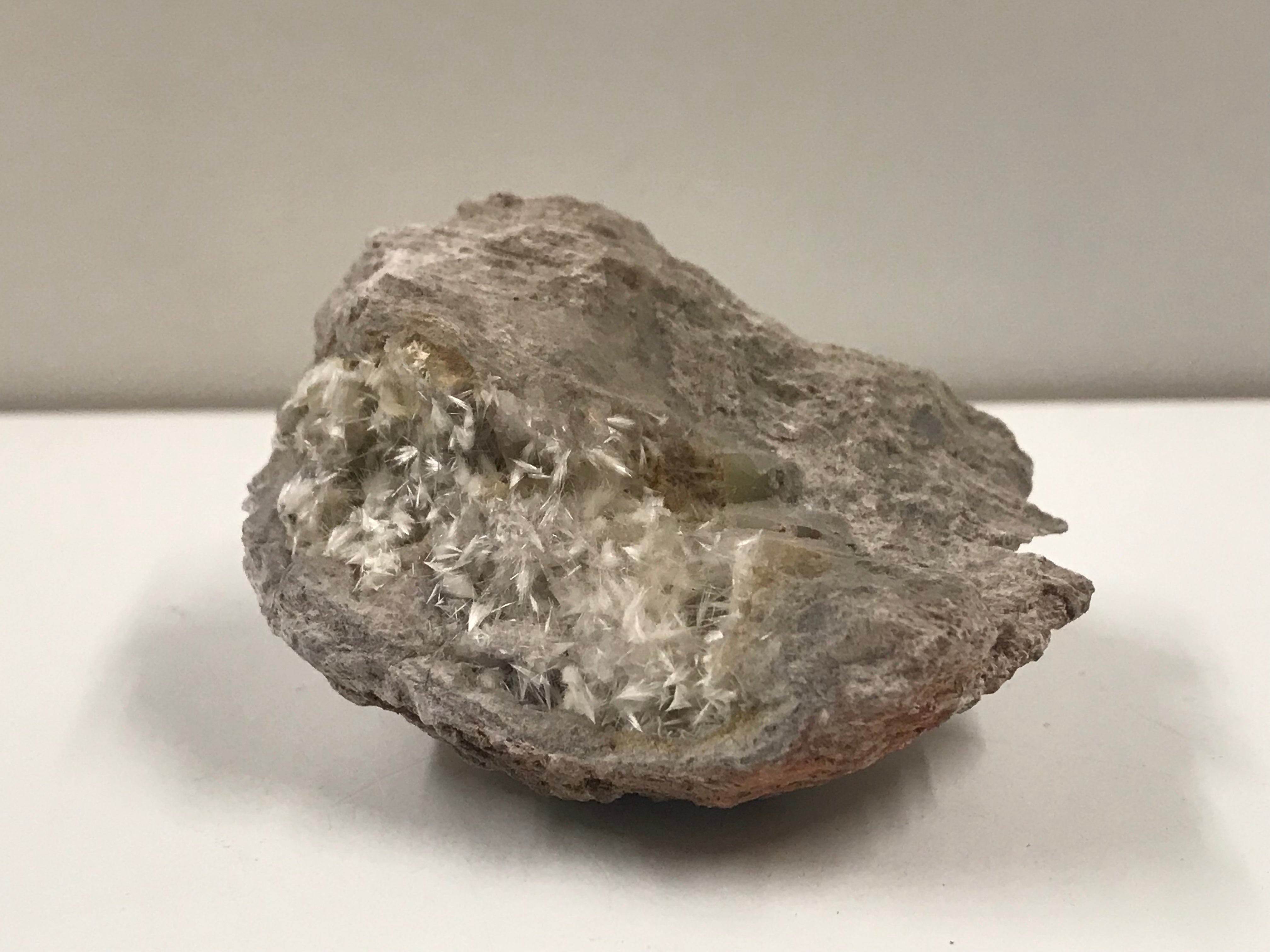Mordenite – Crystal and fossils