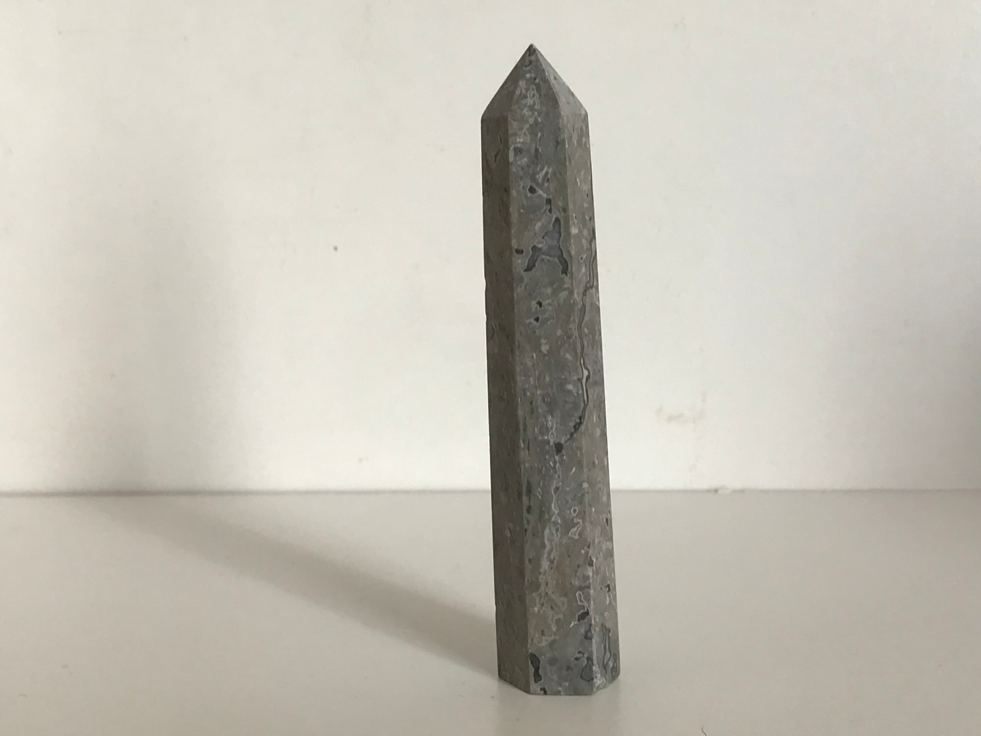 Picasso stone point – Crystal and fossils