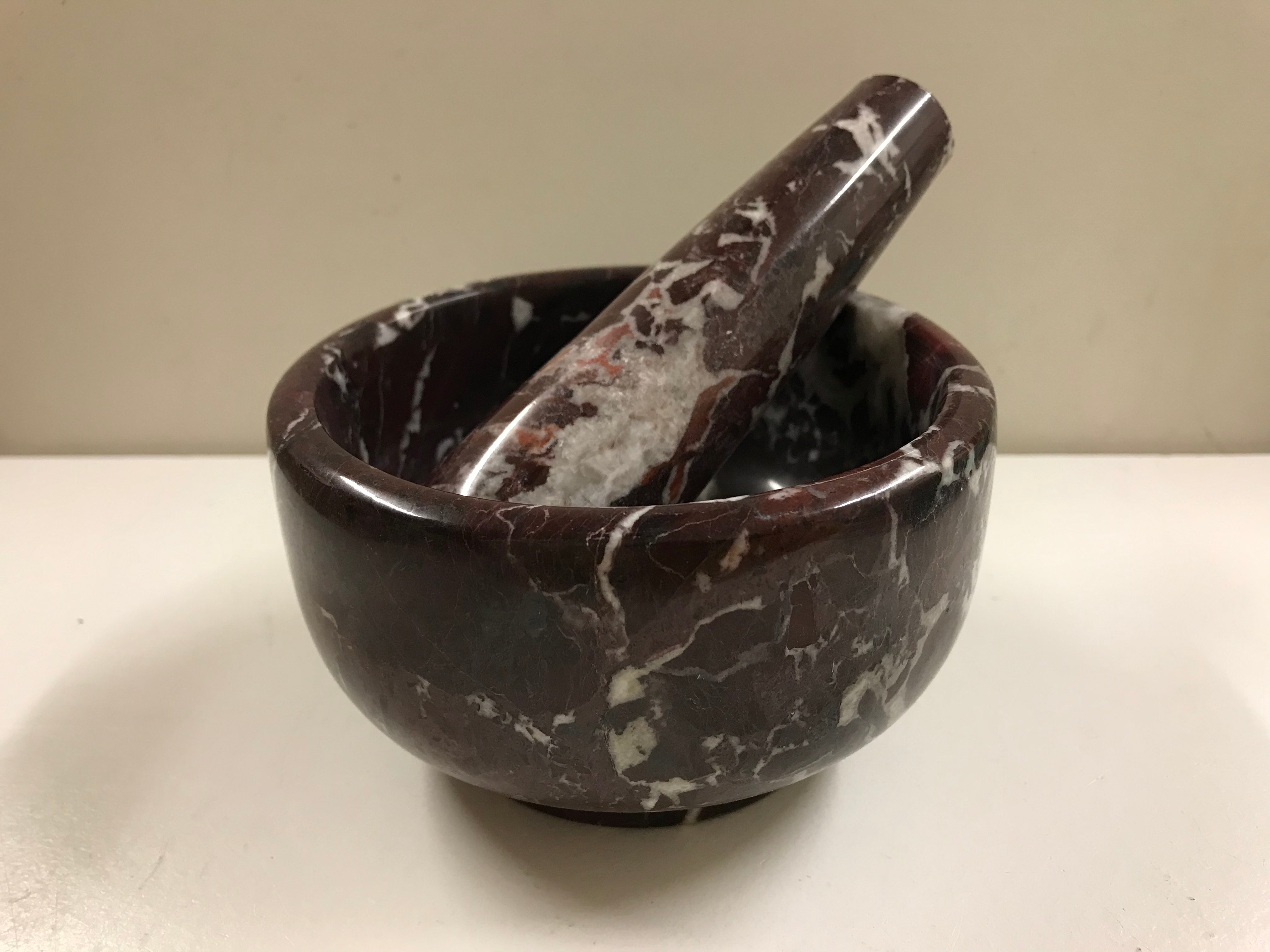 Red zebra pastle and mortar – Crystal and fossils