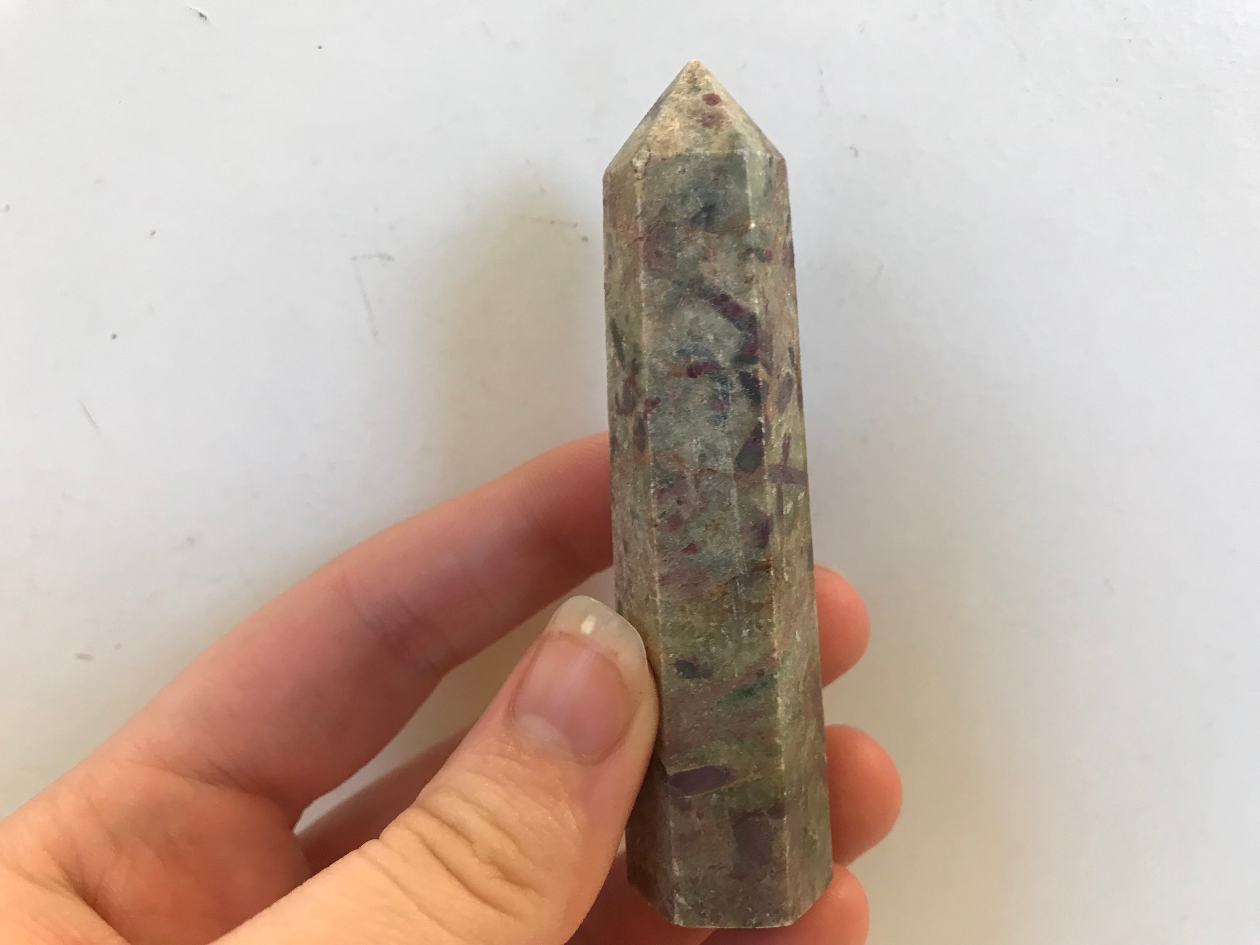 Red plum blossom jade point – Crystal and fossils